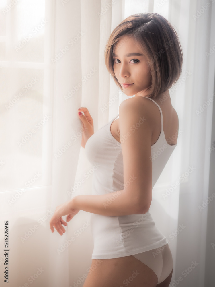 Sexy Asian Woman Lying On The Bed In The Bedroom Stock Foto Adobe Stock