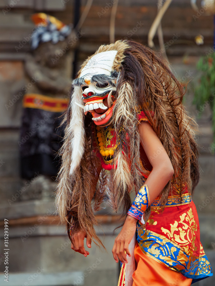 Dancer in demon Rangda traditional mask - evil spirit of Bali isalnd ...