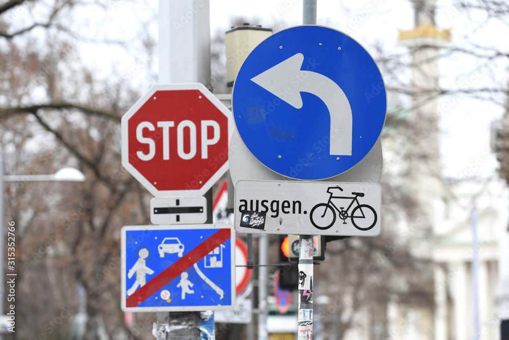 Verkehrszeichen in Wien (Österreich). - Road signs in Vienna (Austria ...