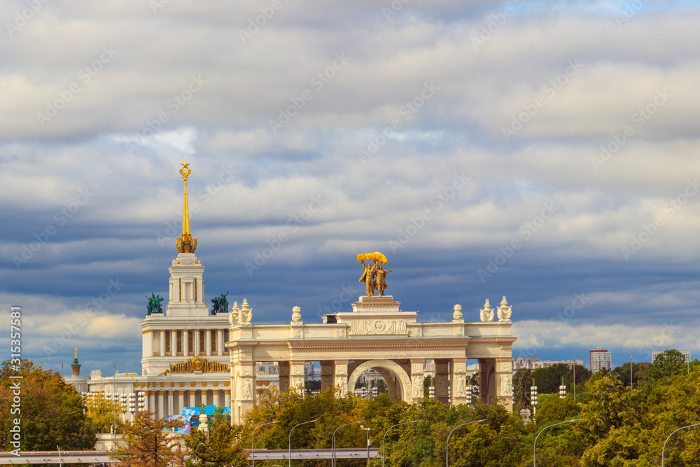 VDNKh (Exhibition of Achievements of National Economy). Arch of main ...