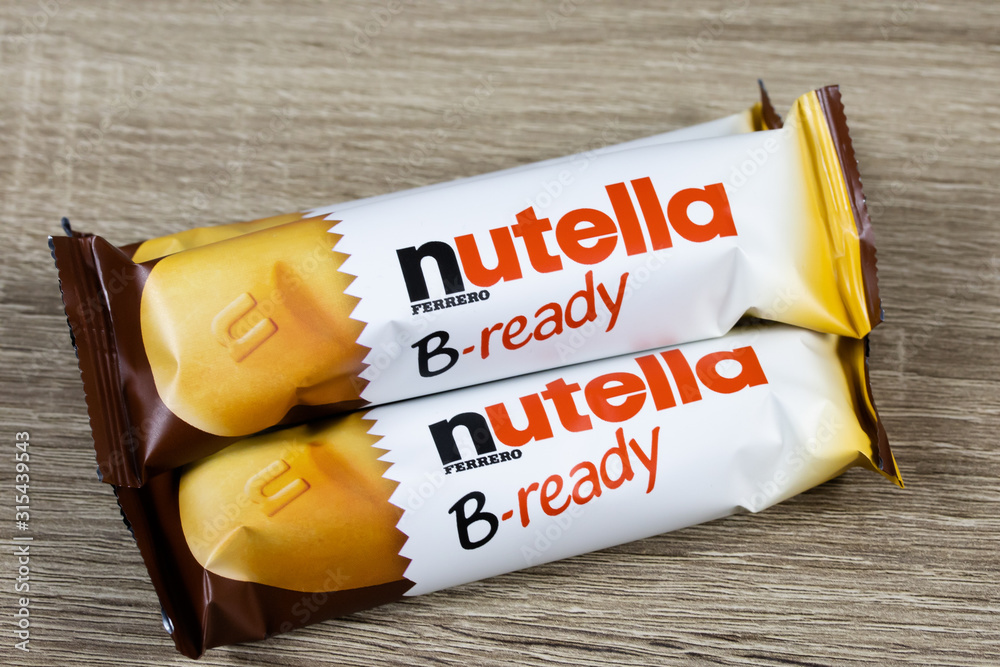 Barres Nutella B-ready sur fond blanc Stock Photo | Adobe Stock