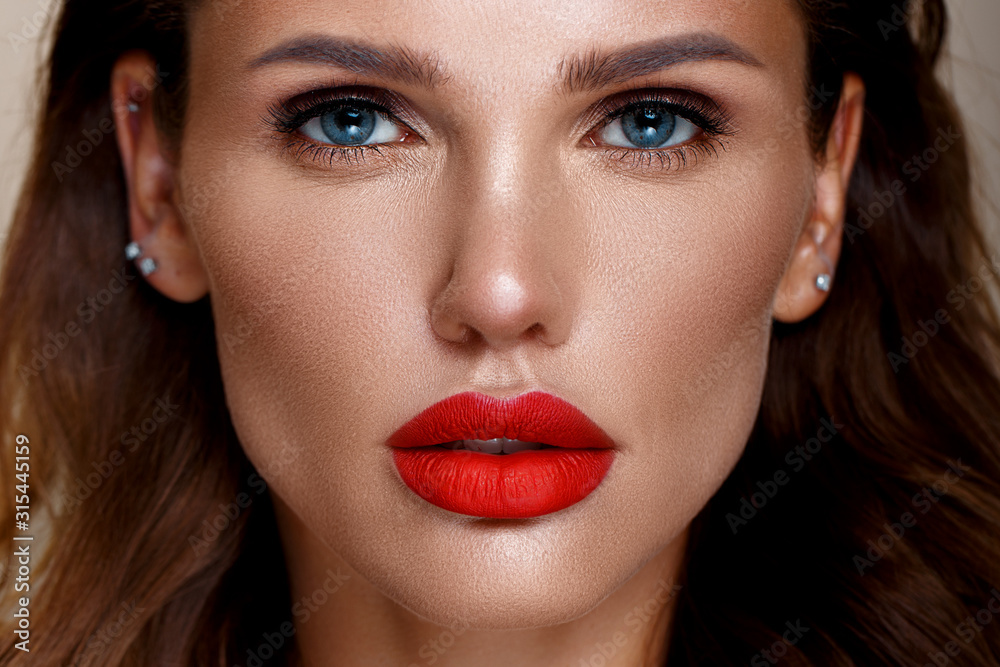 Beautiful Sexy Woman In A Hollywood Manner With Curls Natural Makeup