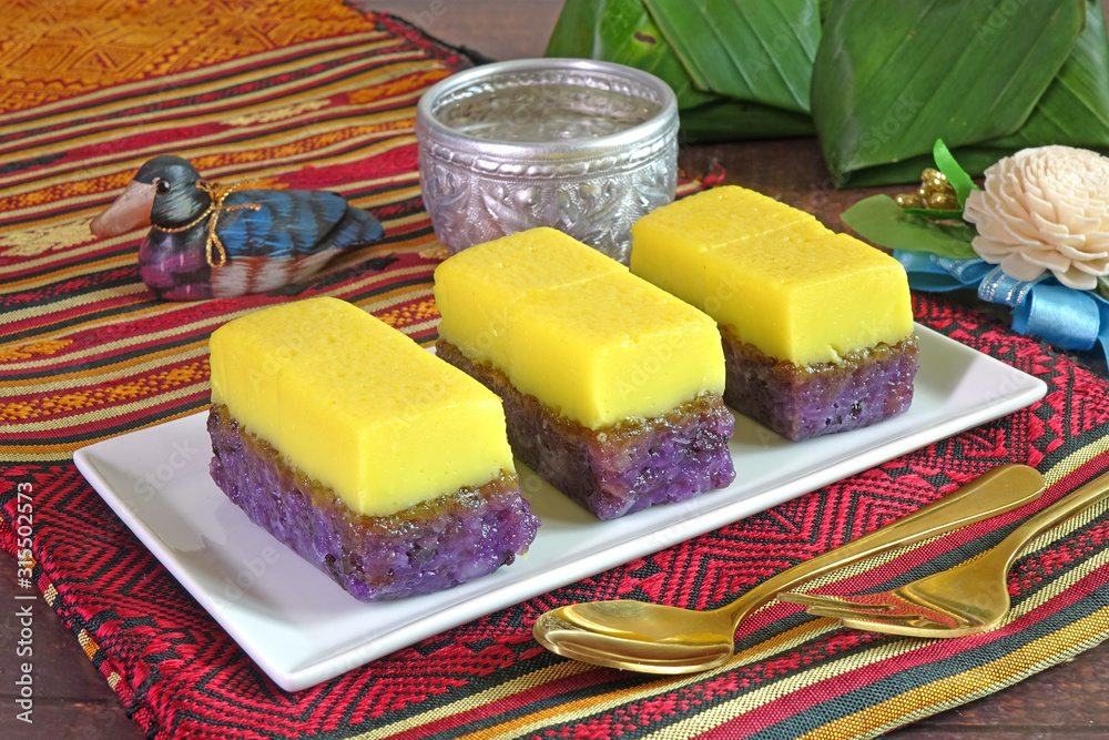 Foto de Thai dessert : Sticky rice custard cake, dessert for wedding ...