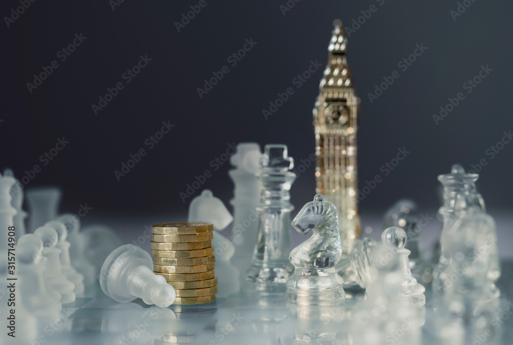 Foto de Selective focus of Stack new british one pound coins and ...