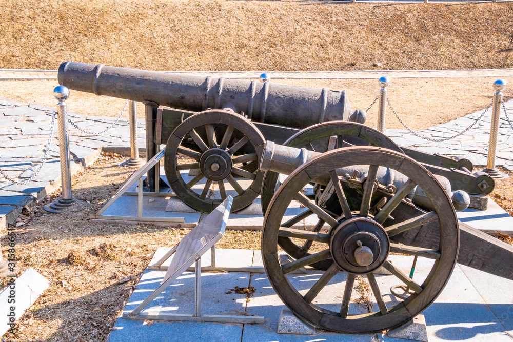 Foto de Cannon of Gwangseong Dondae, a military defense facility in the ...