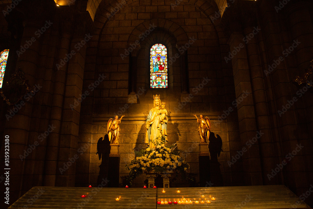 Monument of Virgin Mary with child Jesus in Monaco Cathedral. foto de ...