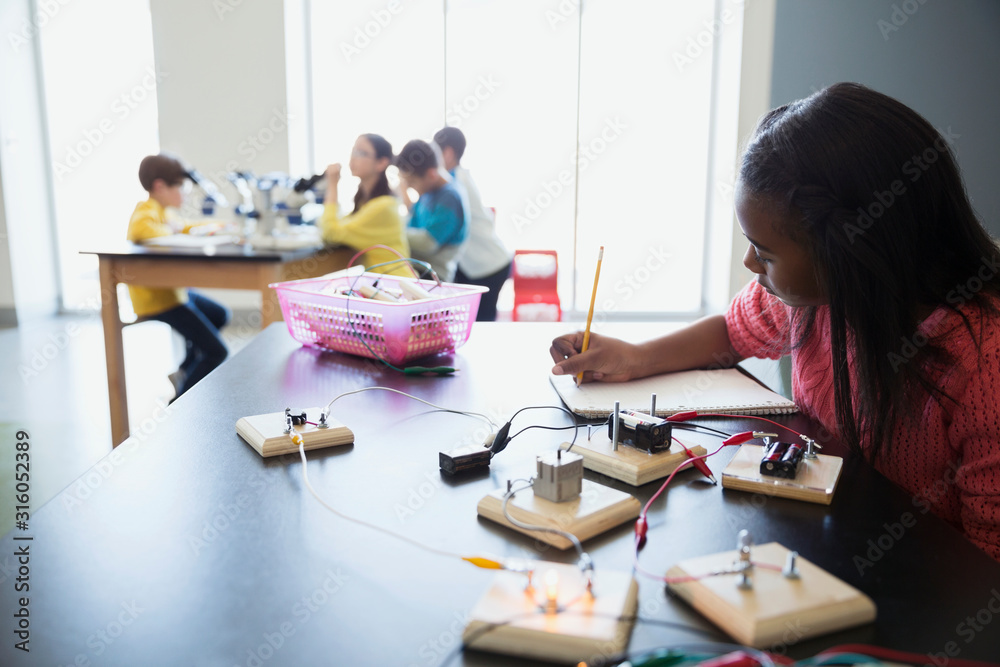 Schoolgirl taking notes circuits in science laboratory classroom Stock ...