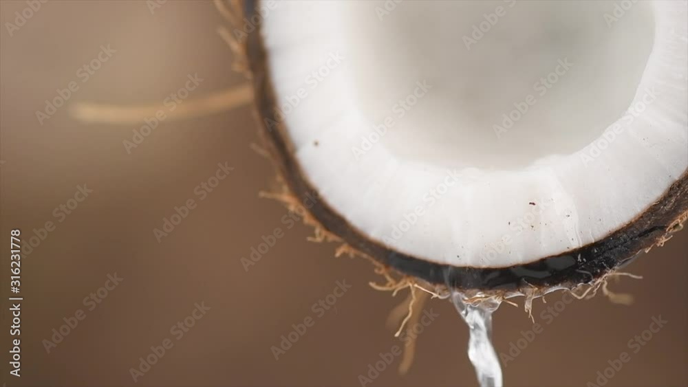 Vidéo Stock Coconut pouring water, dripping coconut milk, drops of coco ...