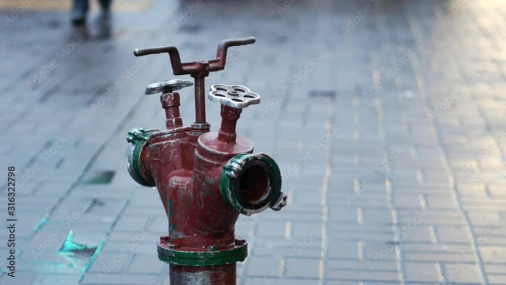 Video „Fire hydrant ready to connect hose during fire fighting outdoors ...