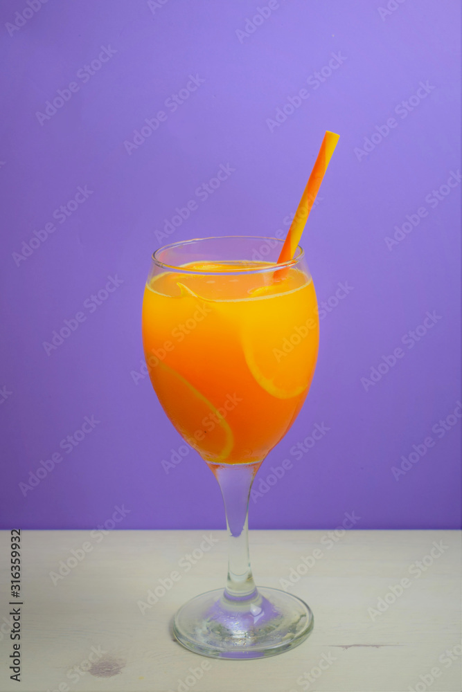 Naranjada en copa, vitaminas y beneficios para nuestro organismo Stock ...