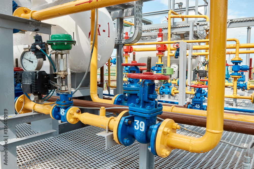 Gas industry. Pipeline and tank system. Tanks for storing liquefied gas ...