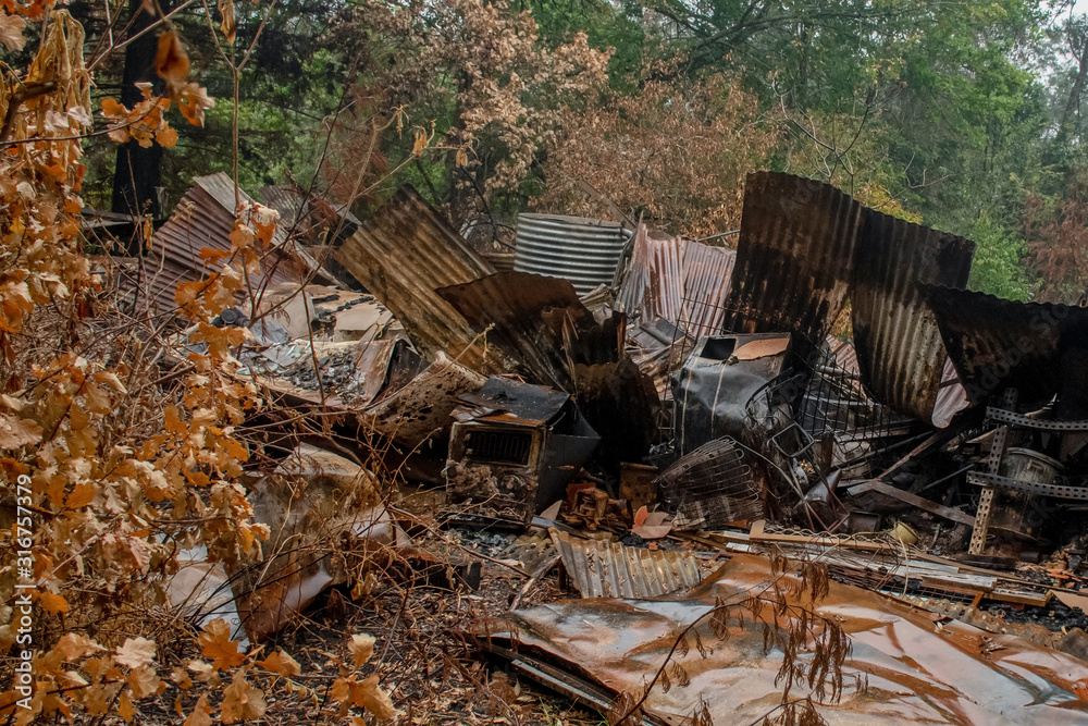 Australian bushfire aftermath: Burnt building ruins and rubble at Blue ...