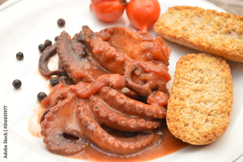 polipo alla luciana tipico piatto del sud italia pesce cibo gourmet ...