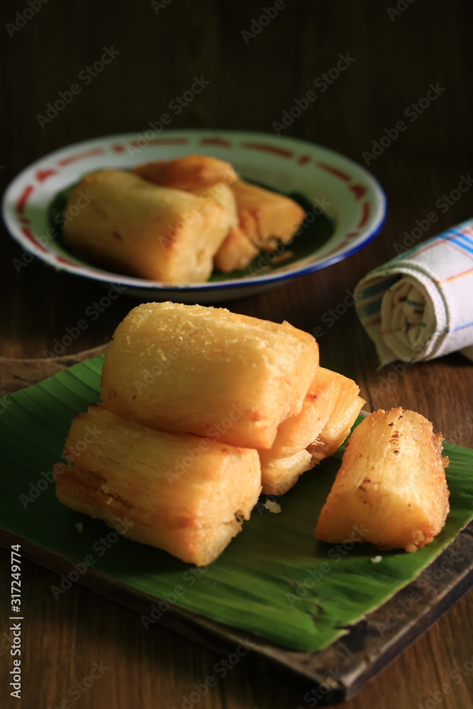 Foto de Deep fried cassava root. Brazilian Mandioca Frita (deep fried ...