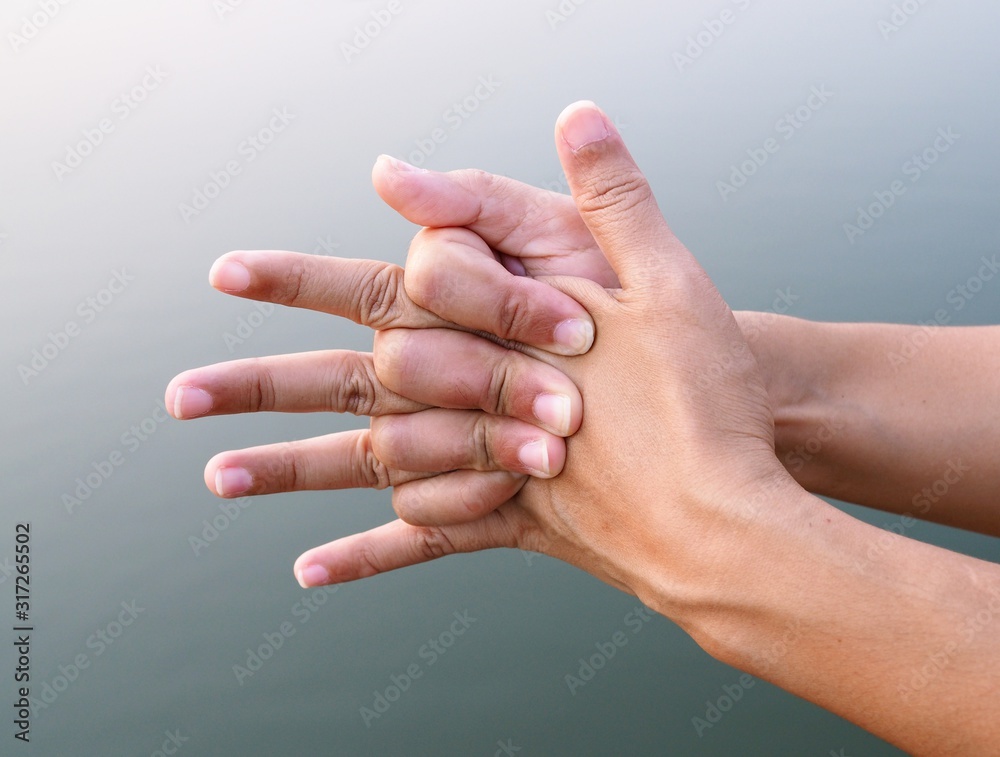 Hand and finger pain, Exercise fingers to stretch muscles and tendons ...