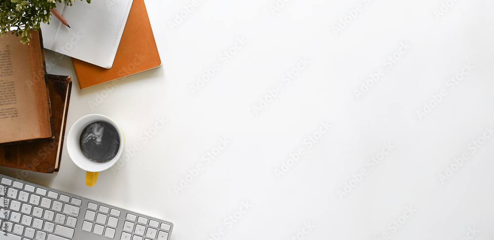 Simple Top view table - Creative flat lay office desk. computer ...