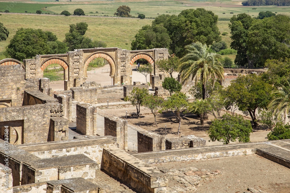 Foto de Ruins of Medina Azahara - vast, fortified Andalus palace-city ...