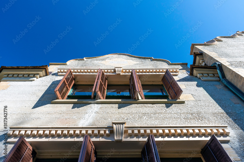 Beautiful architectural details of a mansion built using tabby ...