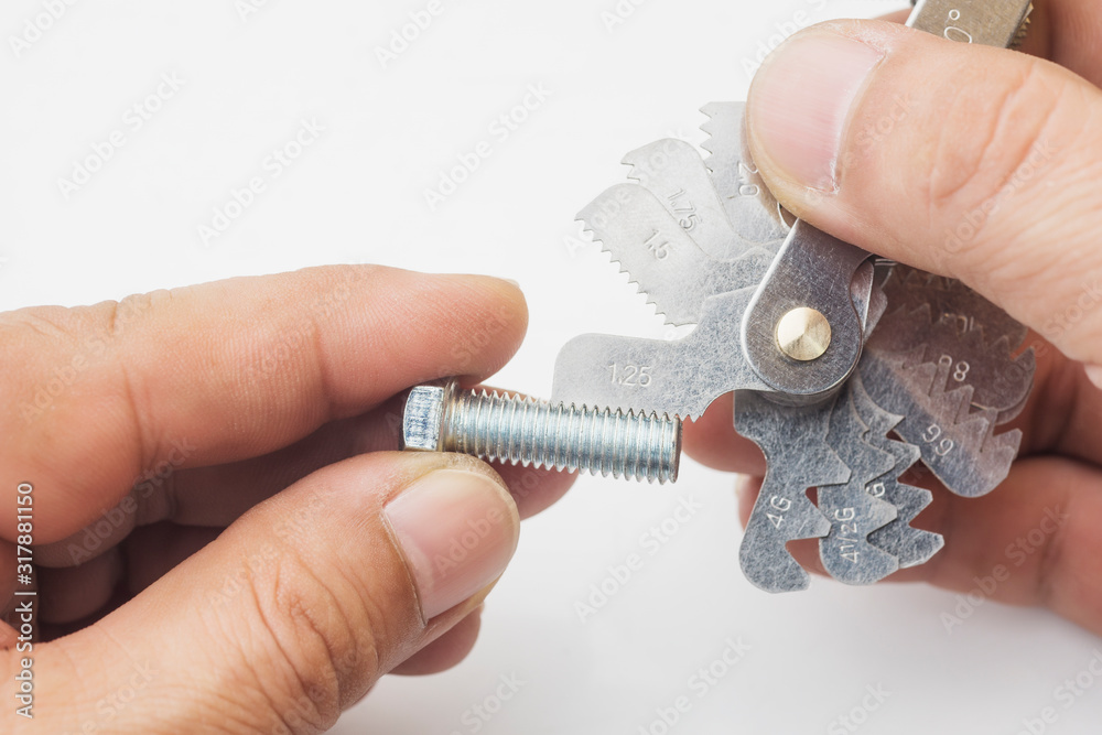 Hand of mechanic man holding Thread Measuring Gauge Screw Pitch Tool ...