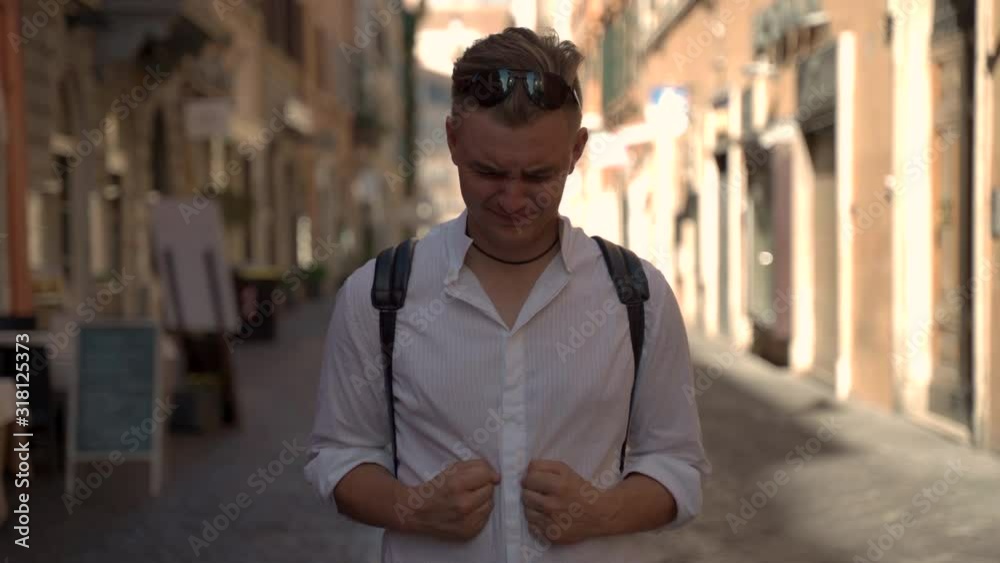 Vidéo Stock Exhausted and disappointed man screaming in anger on the ...