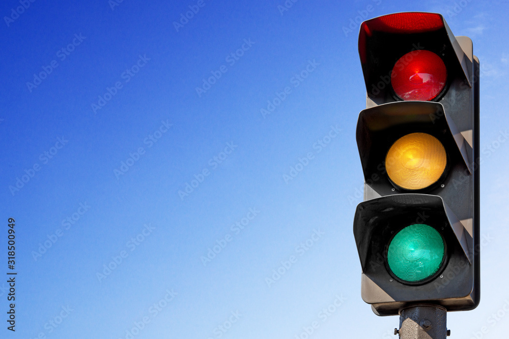 Feux de signalisation vert, orange, rouge foto de Stock | Adobe Stock