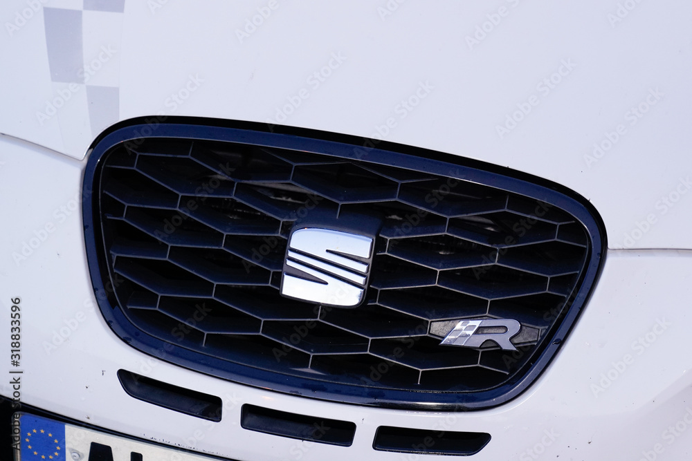 seat cupra r logo sign car spanish manufactured in spain Stock Photo ...
