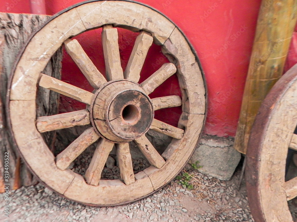 Rueda de carreta Stock Photo | Adobe Stock