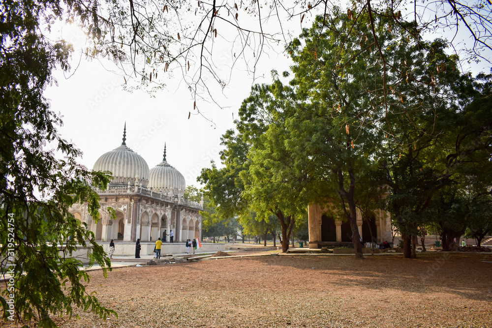 Foto de 7 Tombs of Hyderabad, India Sultan Quli Qutb Mulk's tomb was ...