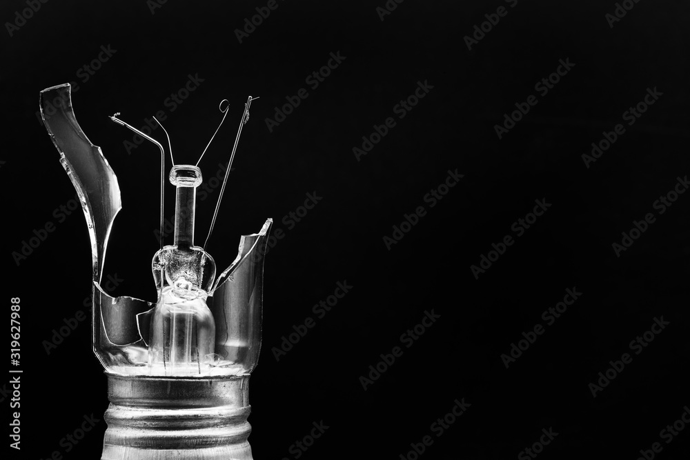 Zdjęcie Stock: Broken incandescent lamp. Glass shards. The glass ...
