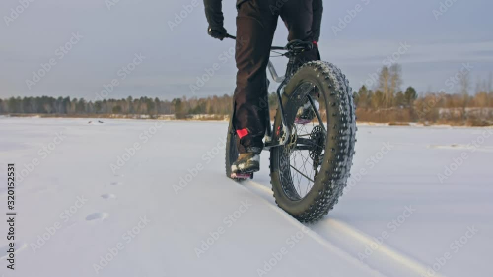 Professional extreme sportsman biker riding fat bike in outdoors ...