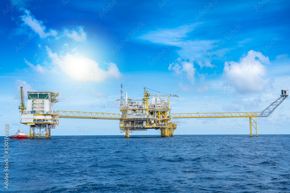 Offshore oil and gas business, offloading cargo at offshore central ...