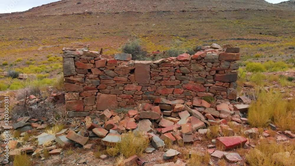 Vidéo Stock Old Ruins, Abandoned, Stacked Rock Wall House. Karoo ...