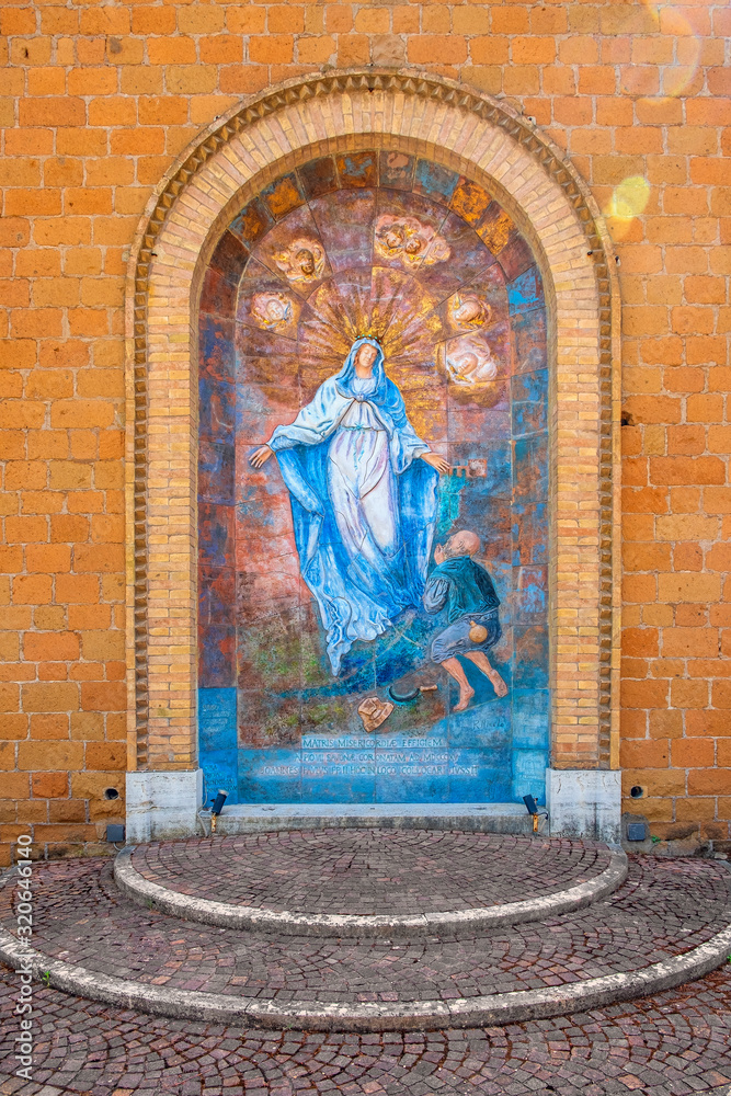 Foto de Rome, Vatican City, Italy - Shrine of The Vergin of Mercy ...