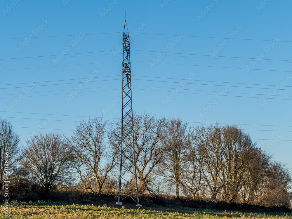Masten einer Starkstrom Leitung im Feld Stock Photo | Adobe Stock