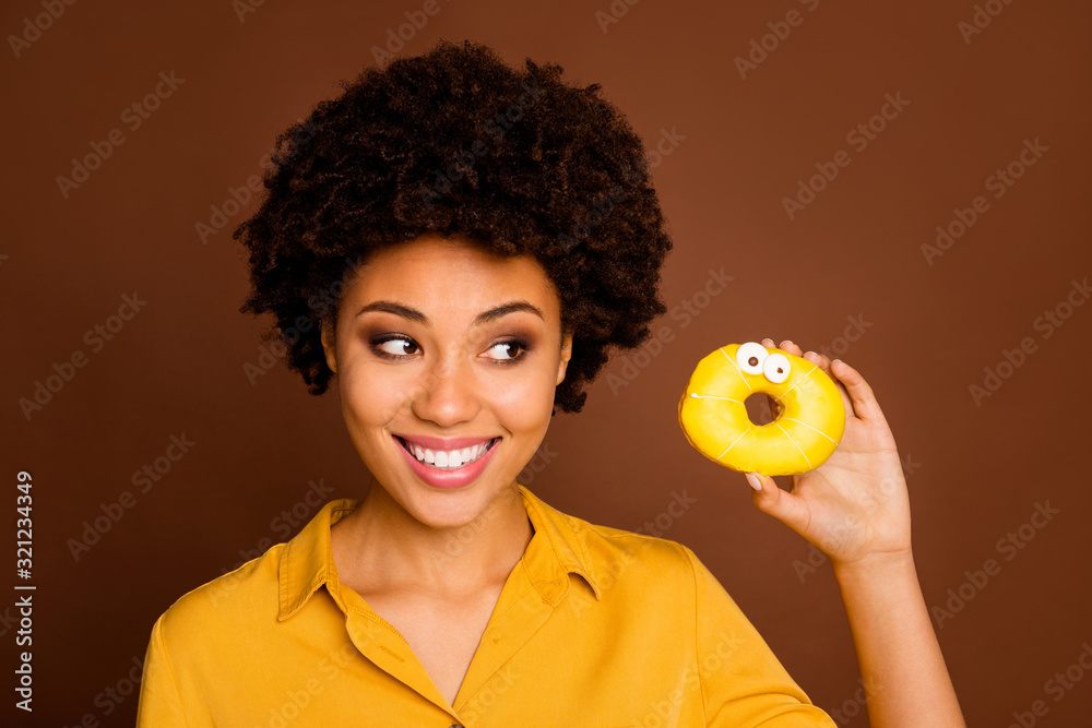You look so tasty cookie. Closeup photo of funky dark skin lady hold ...