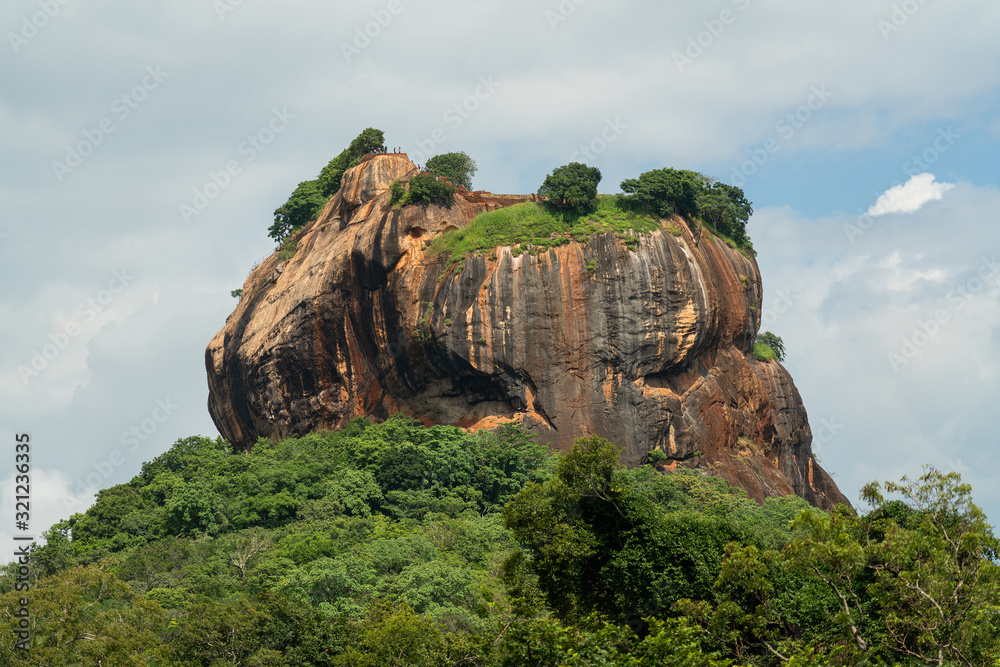 Foto de Sigiriya (Lion Rock Sinhala) is an ancient rock fortress ...