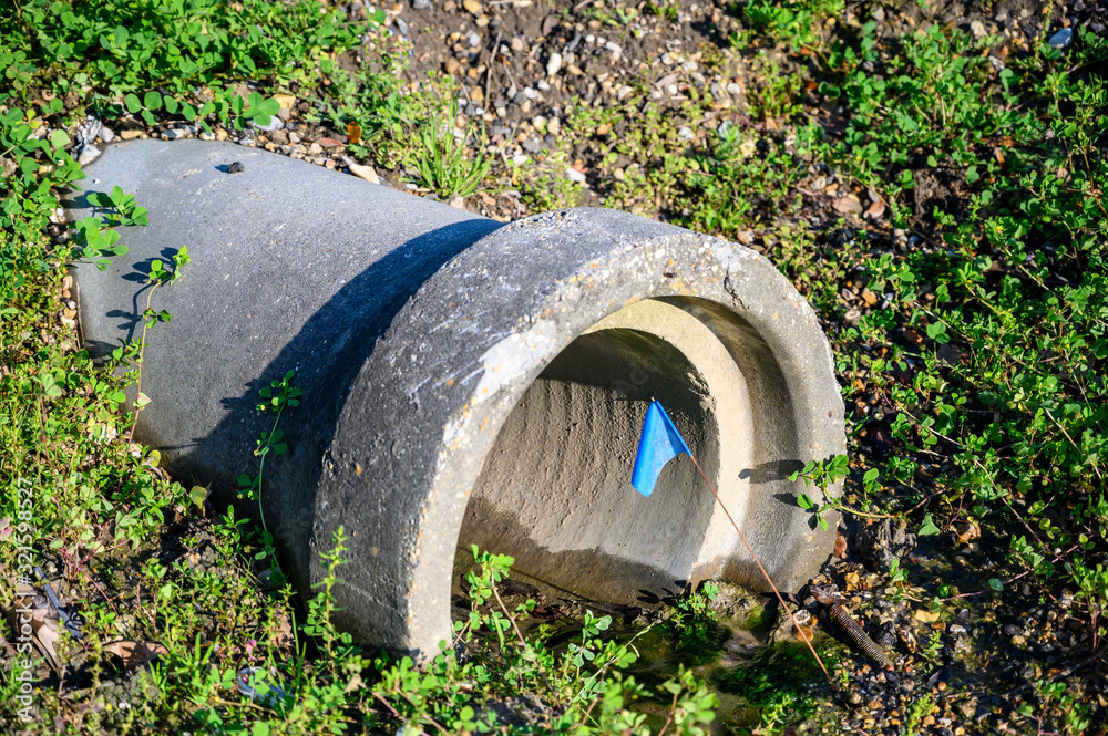 concrete culvert storm water collection pipe under a road foto de Stock ...