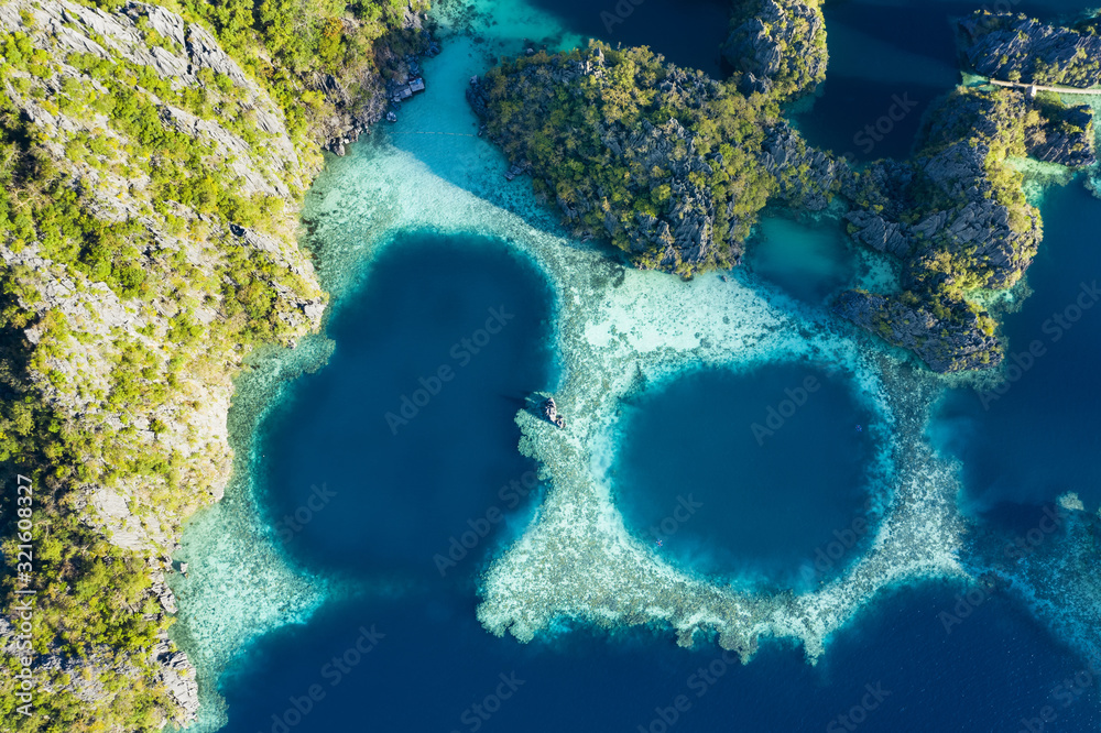 Foto de View from above, stunning aerial view of the Twin Lagoons ...