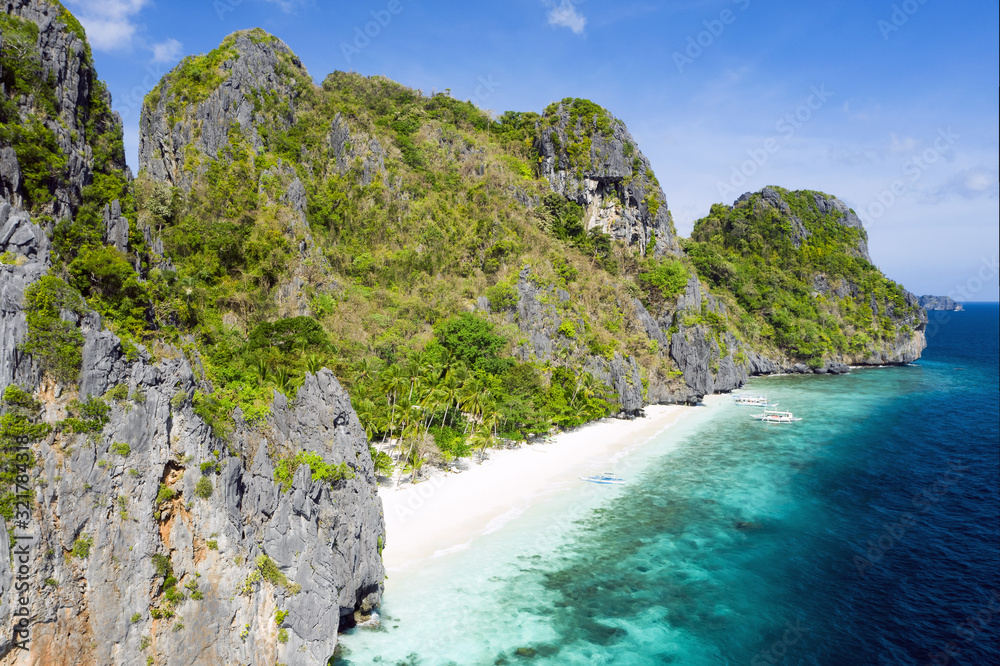 Foto de View from above, aerial view the Entalula Island with a ...