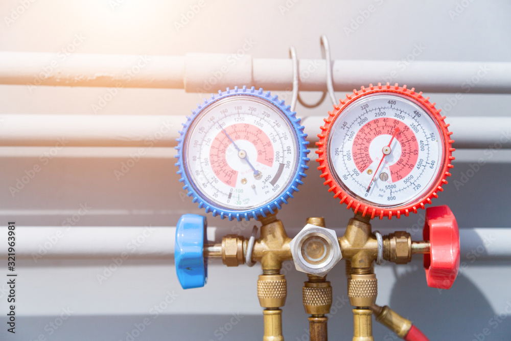 manometers measuring equipment for filling air conditioners Stock-Foto ...