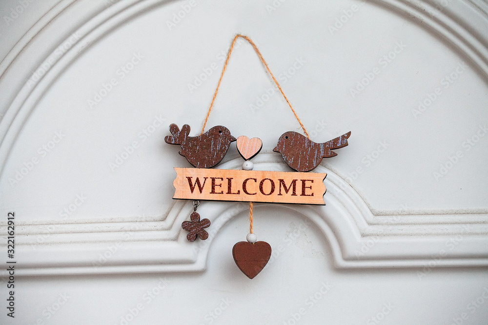 Foto de Welcome sign on the front of the door. Welcom writing on small ...