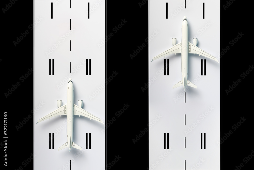 Parallel take-off or landing on the runway of two passenger aircraft ...