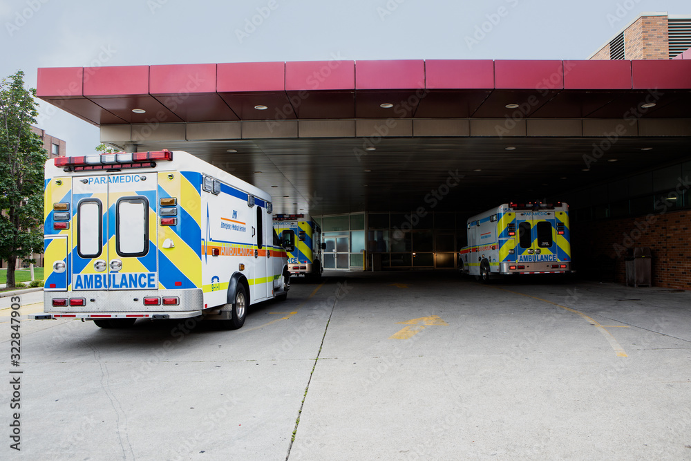 Foto de Ambulances Parked in Emergency Parking Bay Under Canopy do ...
