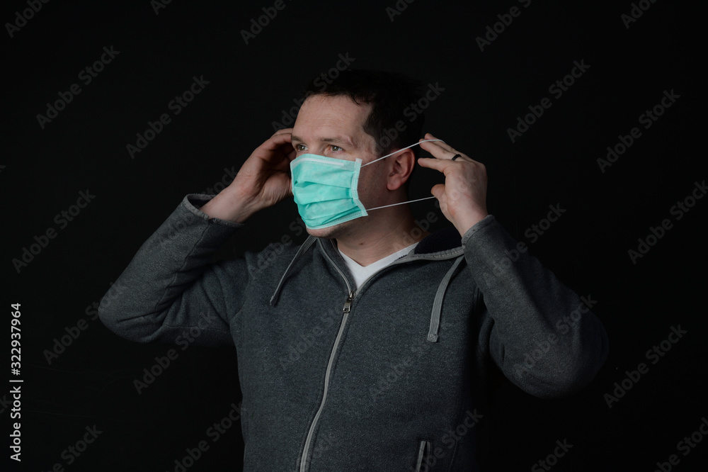 mensch mann Mit atemschutzmaske maske als grippe schutz corona virus ...