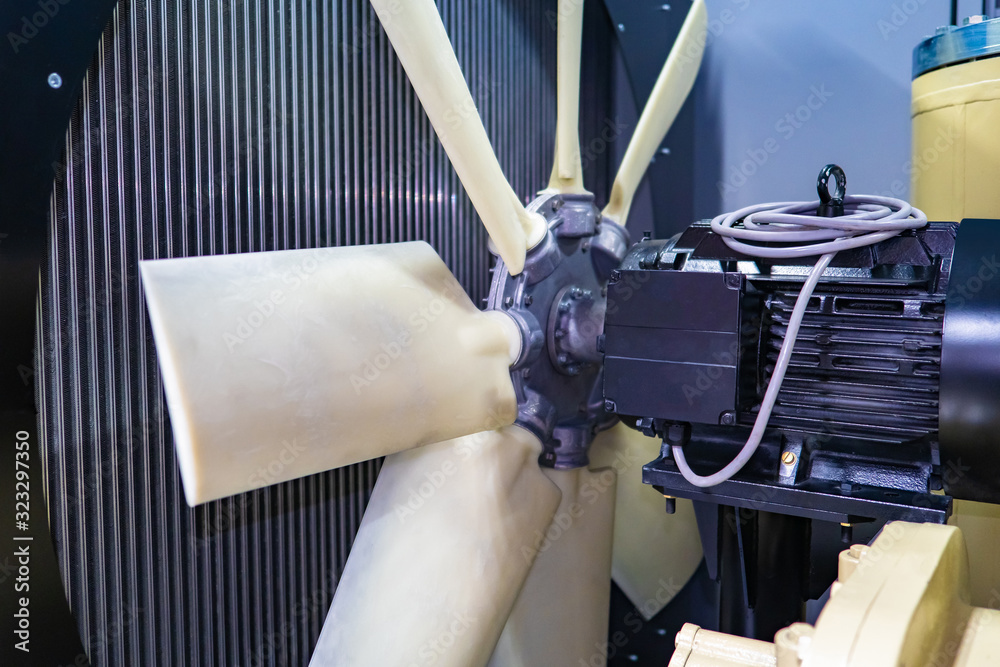 Screw. Air cooling. Hydraulic Cooling Fan. Forced ventilation ...