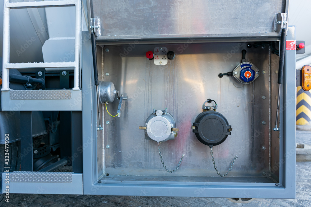 Nozzle for loading and unloading a tank truck of dangerous goods with a ...