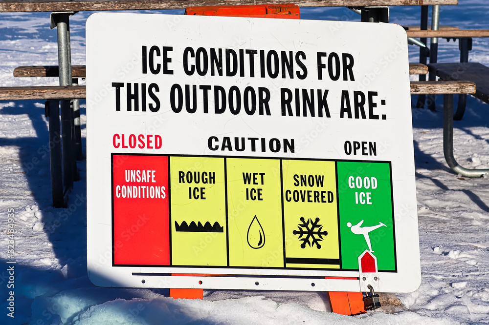 Foto de Sign indicating the outdoor rink ice conditions do Stock ...