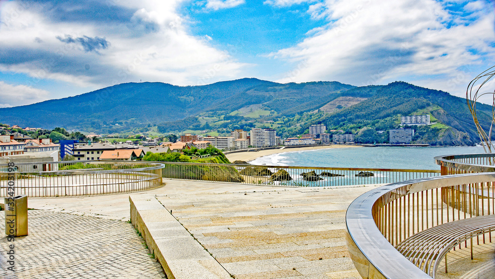 Playa del pueblo de Gaztelugatxe, Bermeo, Vizcaya, País Vasco, España ...