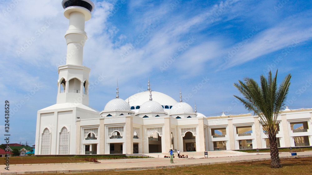 Sultan Mahmud Riayat Syah Mosque, Batam which is very beautiful and ...