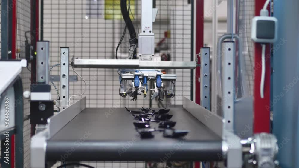 Automatic Plastic Injection Molding Machine, Robotics Arm Inserts ...